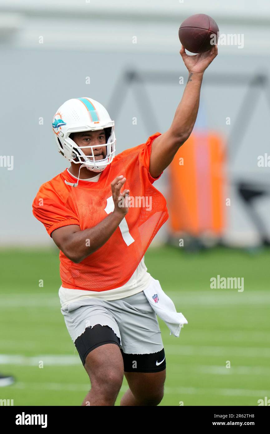 Miami Dolphins quarterback Tua Tagovailoa (1) does drills during ...