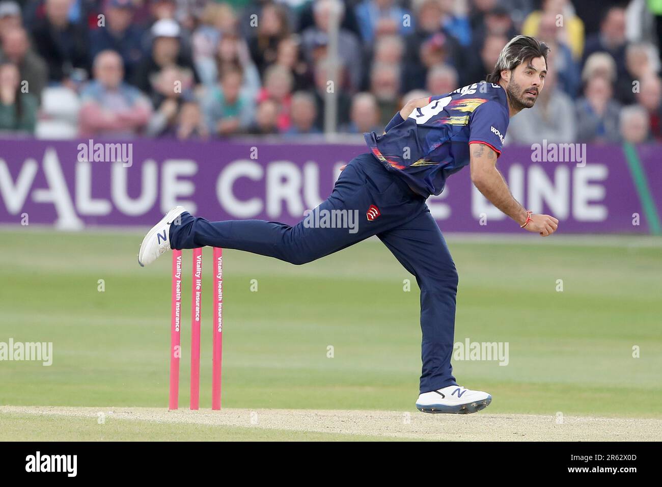Shane Snater in bowling action for Essex during Essex Eagles vs Sussex ...