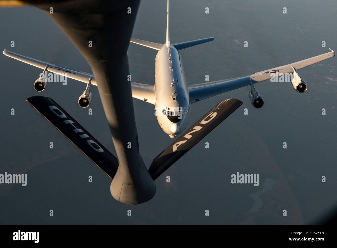 In flight refueling specialist hi-res stock photography and images - Alamy
