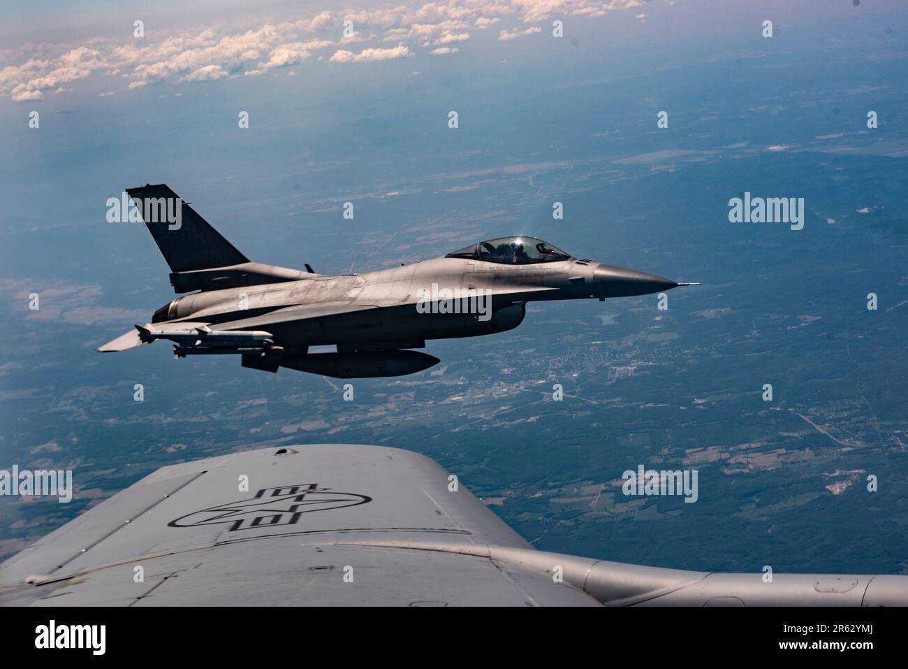 F-16 Fighting Falcons assigned to the 180th Fighter Wing connected with ...