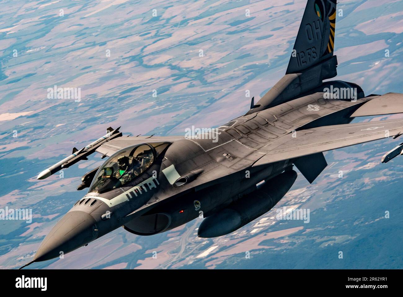 F-16 Fighting Falcons assigned to the 180th Fighter Wing connected with ...