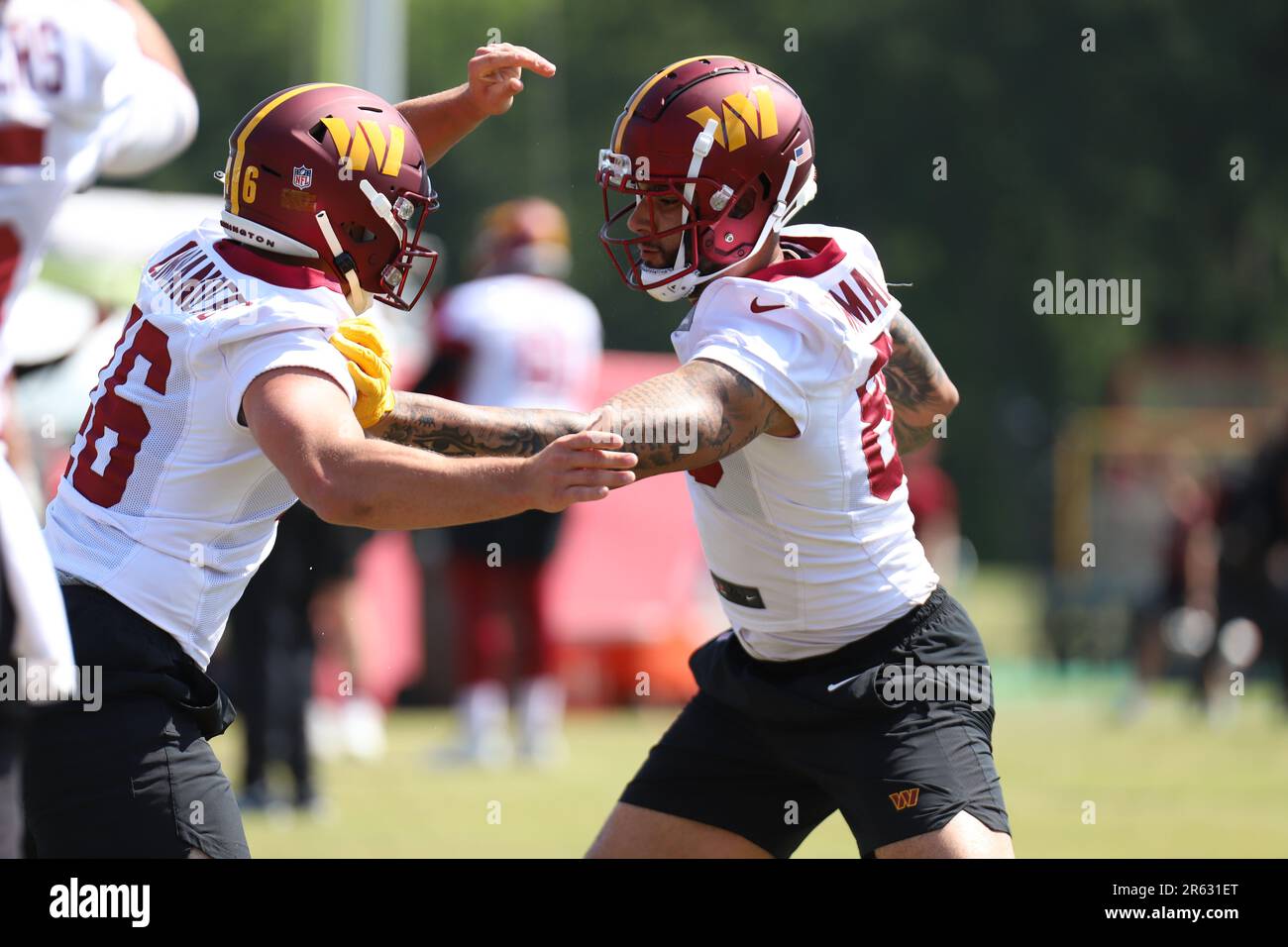 Washington Commanders tight end Curtis Hodges (80) matching up against ...