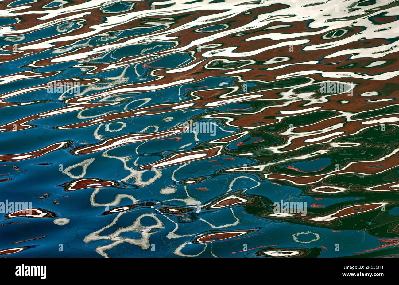 Water reflection abstract hi-res stock photography and images - Alamy