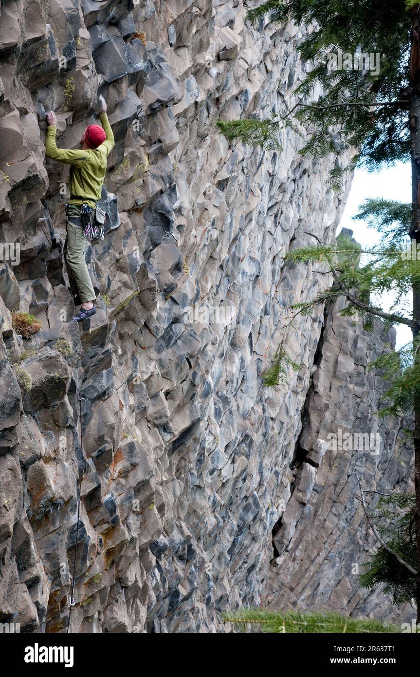Single vertical climb hi-res stock photography and images - Alamy