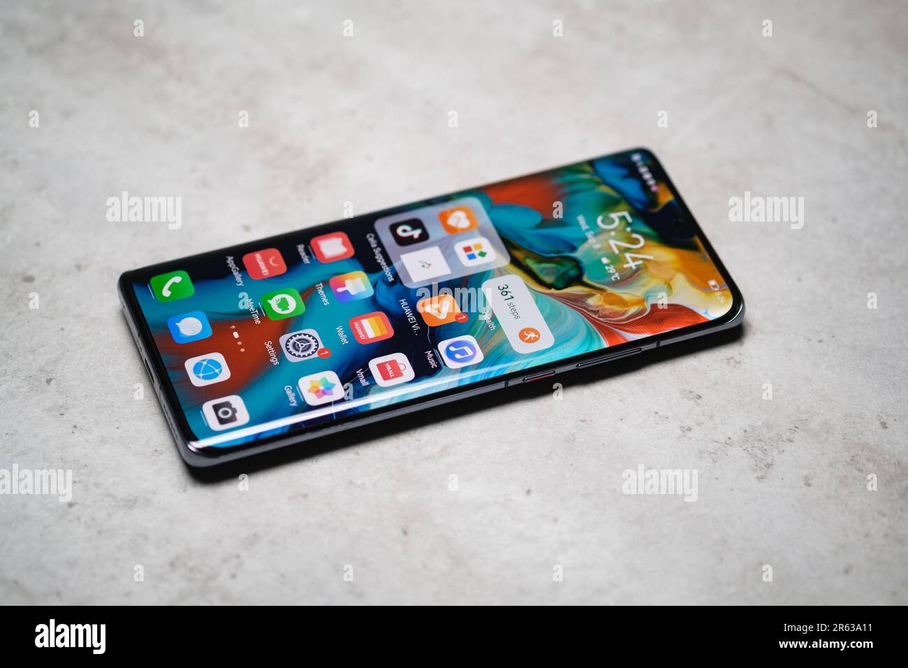 Huawei p50 pro hi-res stock photography and images - Alamy