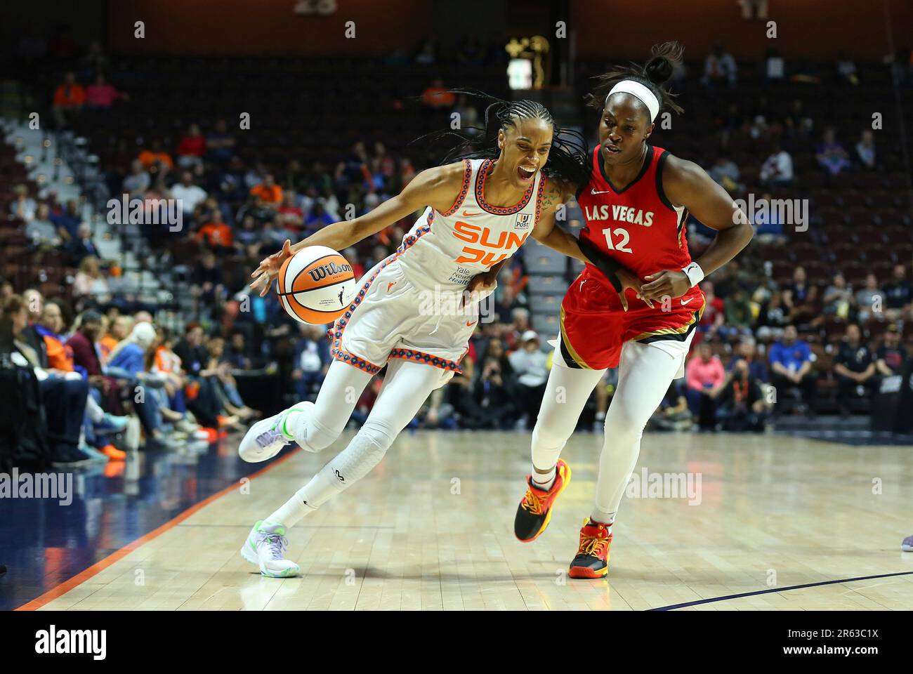 UNCASVILLE, CT - JUNE 06: Connecticut Sun forward DeWanna Bonner (24 ...
