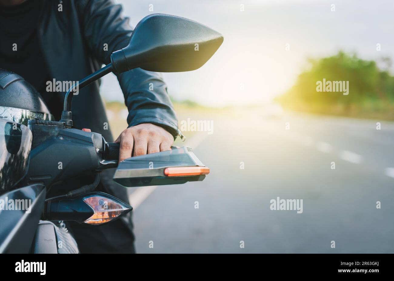 Hands on handlebars hi-res stock photography and images - Alamy