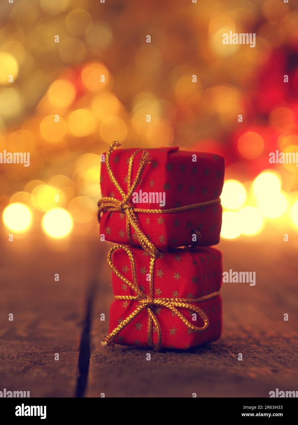 Red gift boxes on christmas hi-res stock photography and images - Alamy