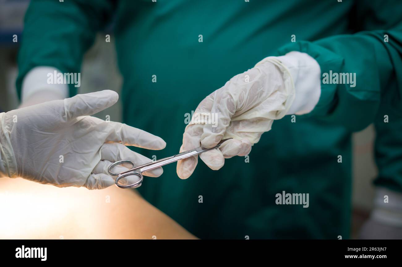Hands surgical team working instruments hi-res stock photography and ...