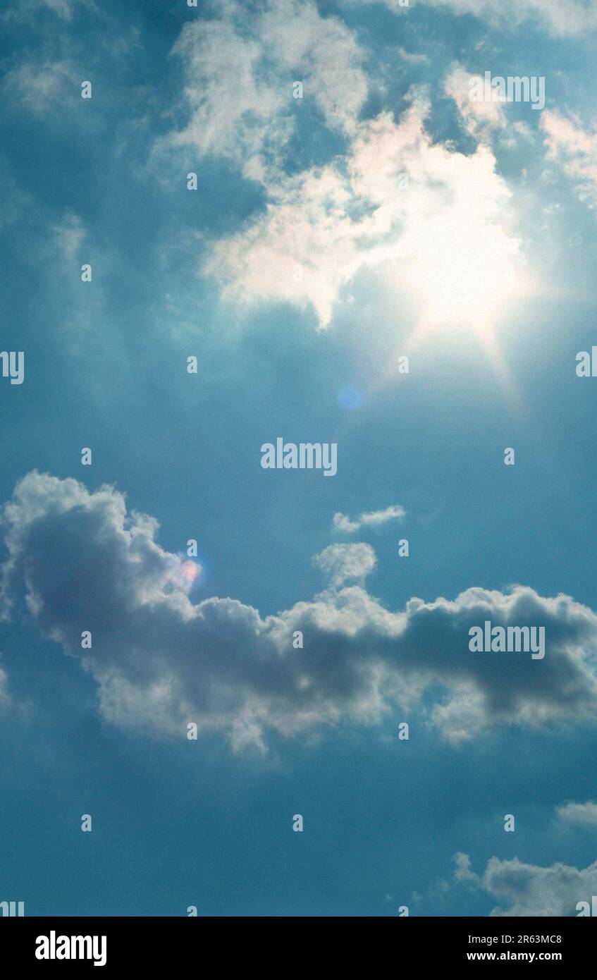 Sun behind clouds, sky, vertical, sky, vertical Stock Photo - Alamy