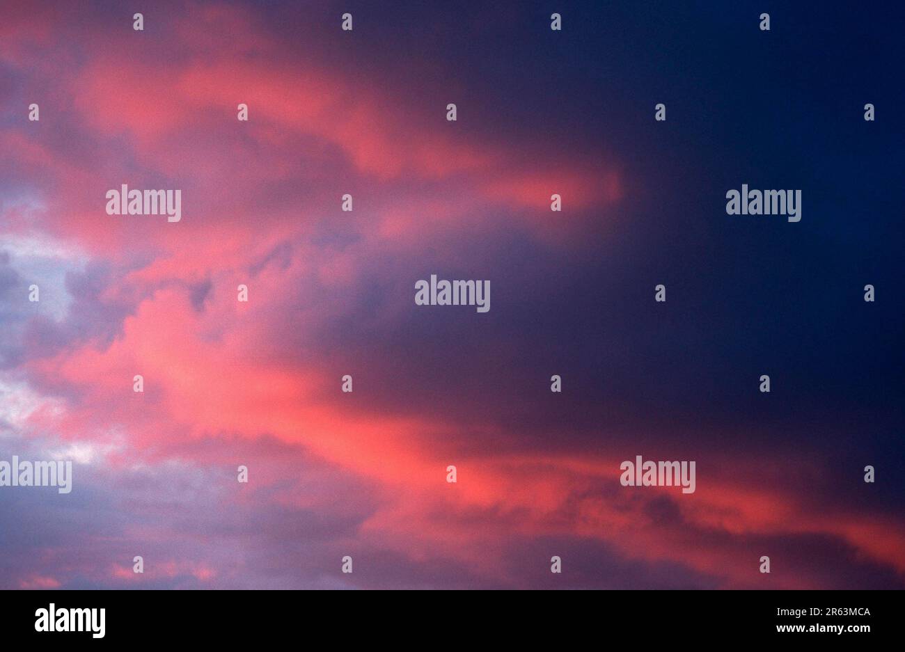 Landscape format dusk hi-res stock photography and images - Alamy