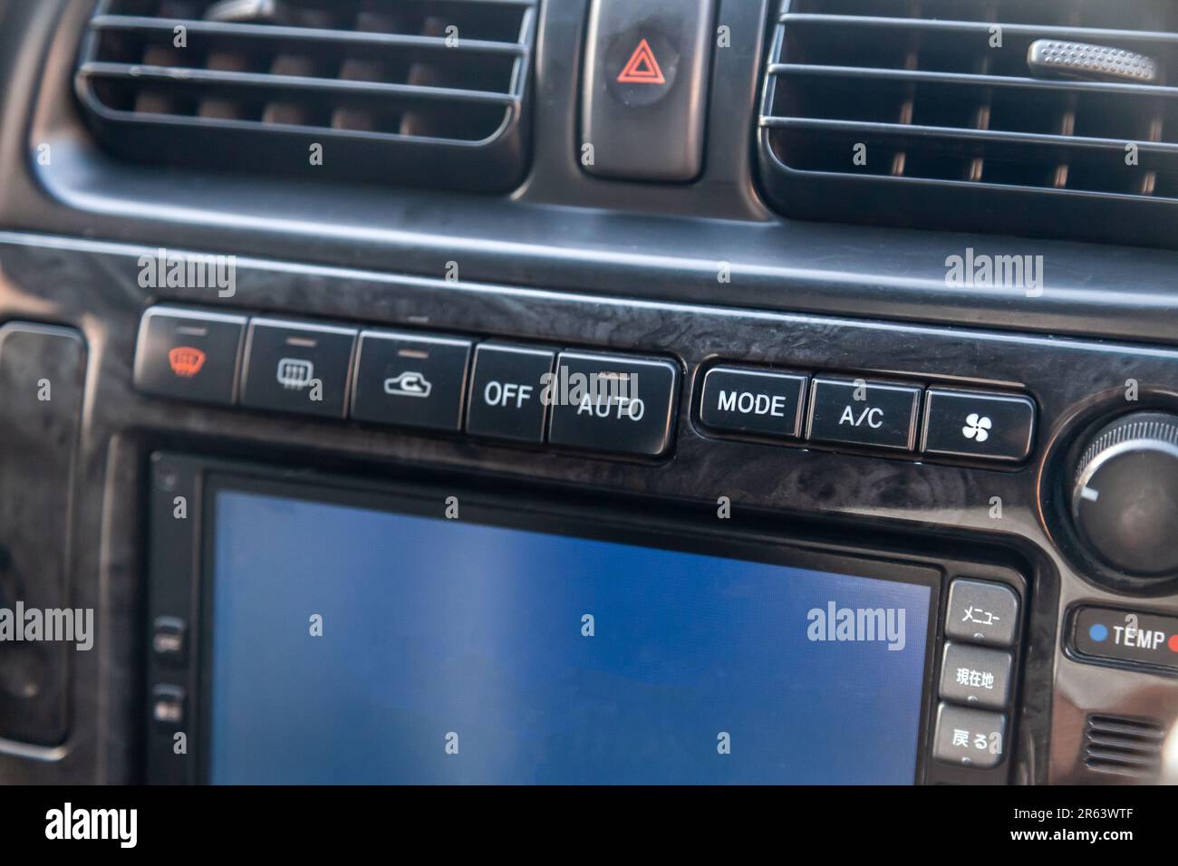 Air conditioning refueling hi-res stock photography and images - Alamy