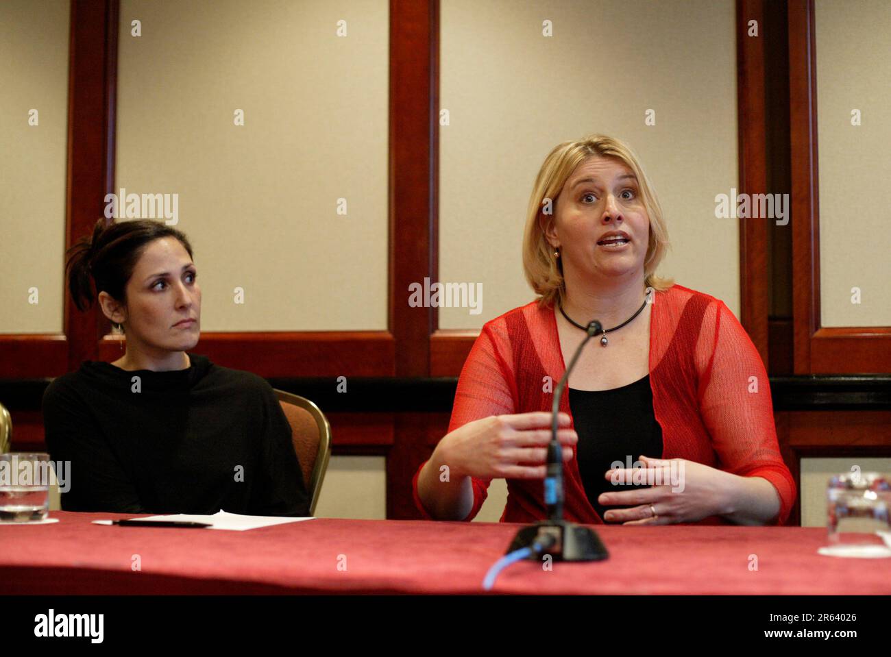Ricki Lake Left And Justine Caines Of The What Women Want