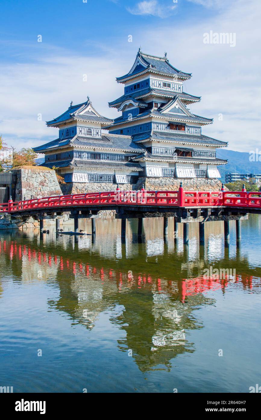 Matsumoto Castle's inner moat and buried bridge Stock Photo - Alamy