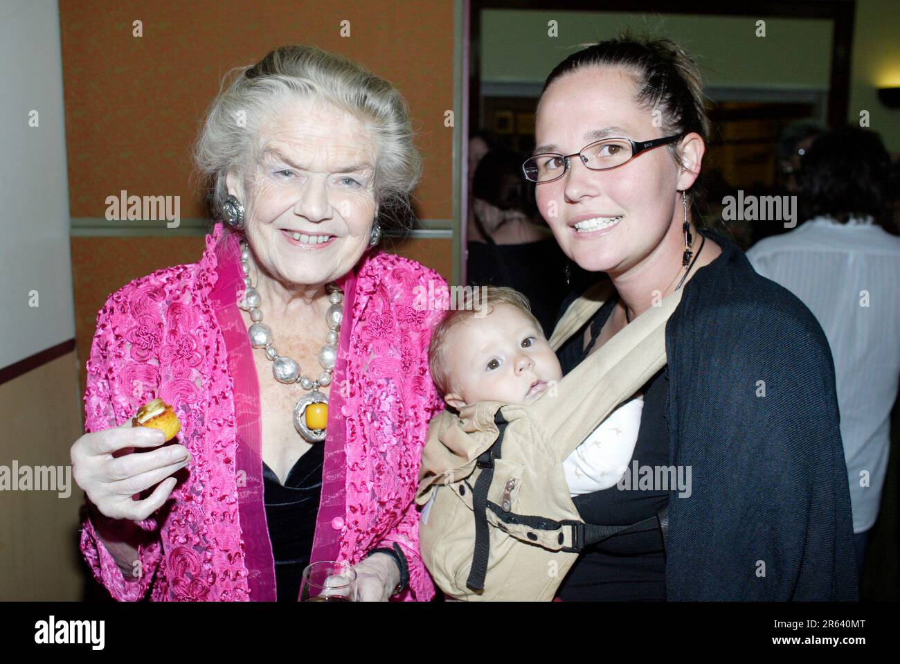 Showbiz forsyth hi-res stock photography and images - Alamy