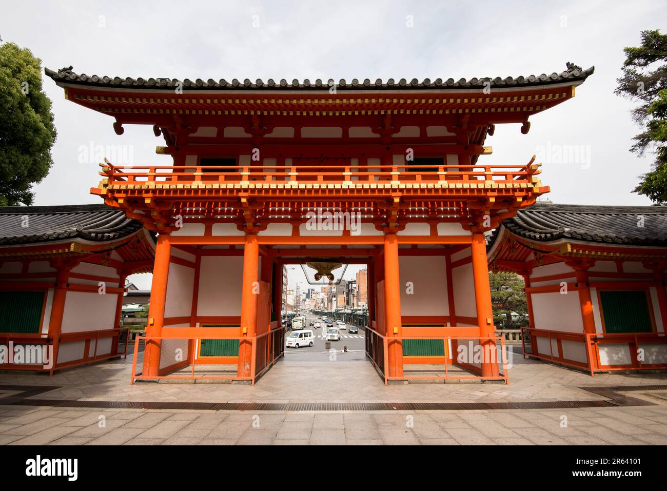 Yasaka Shrine Nishiosakura-mon Gate Stock Photo - Alamy