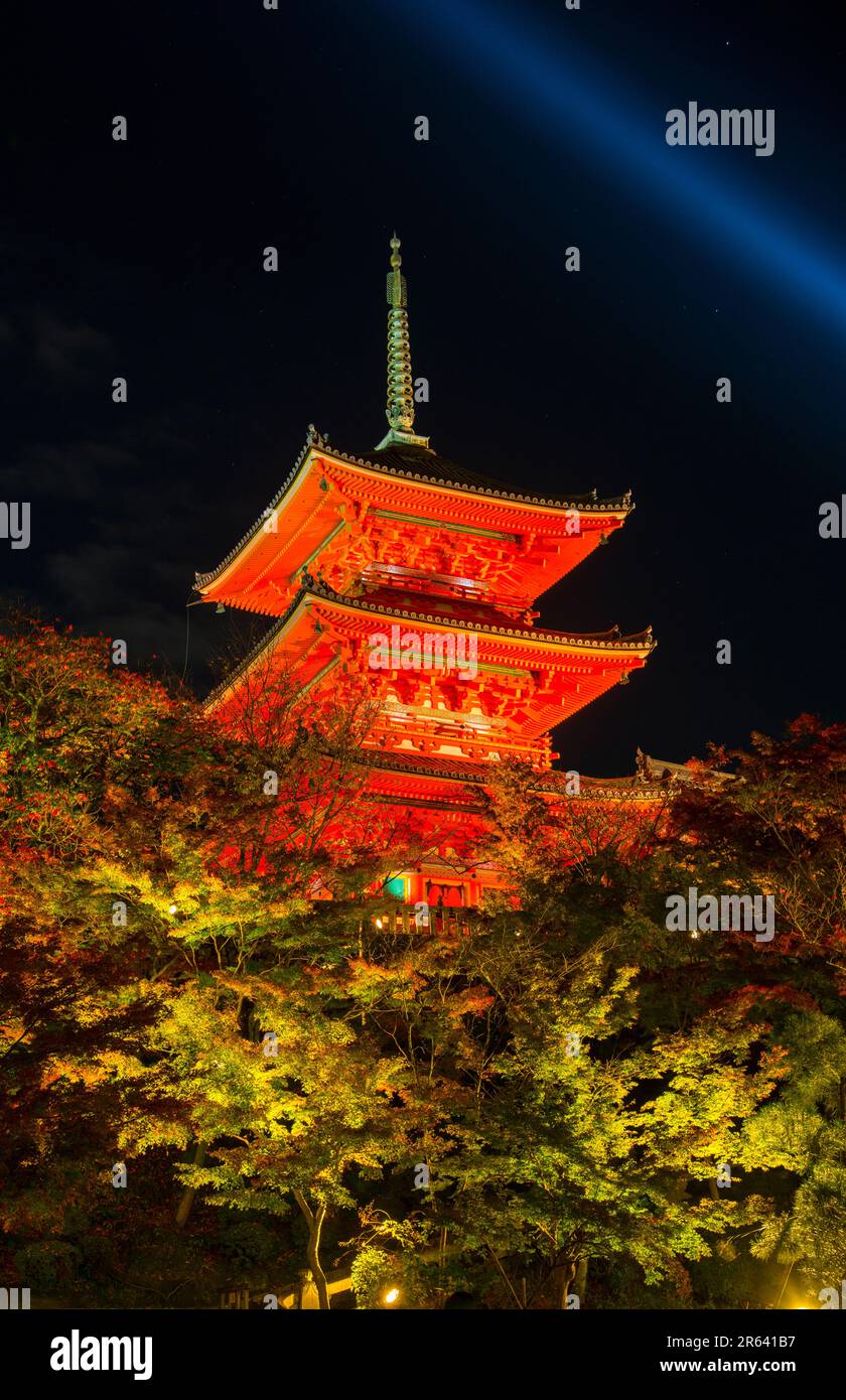 Three-storied Pagoda of Kiyomizu-dera Temple lit up Stock Photo - Alamy