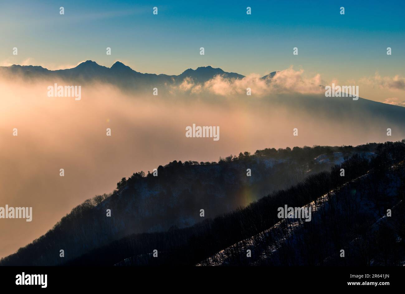 Sun pillar and Yatsugatake mountain range Stock Photo - Alamy