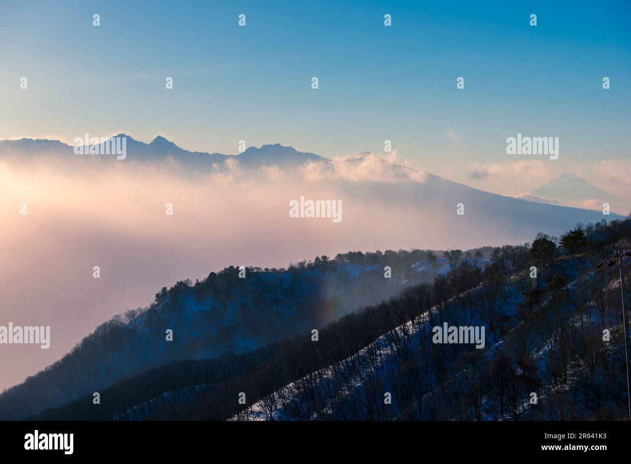 Sun pillar and Yatsugatake mountain range Stock Photo - Alamy