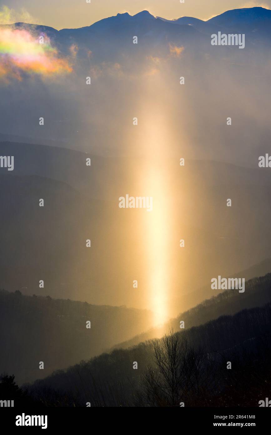 Sun pillar and Yatsugatake mountain range Stock Photo - Alamy