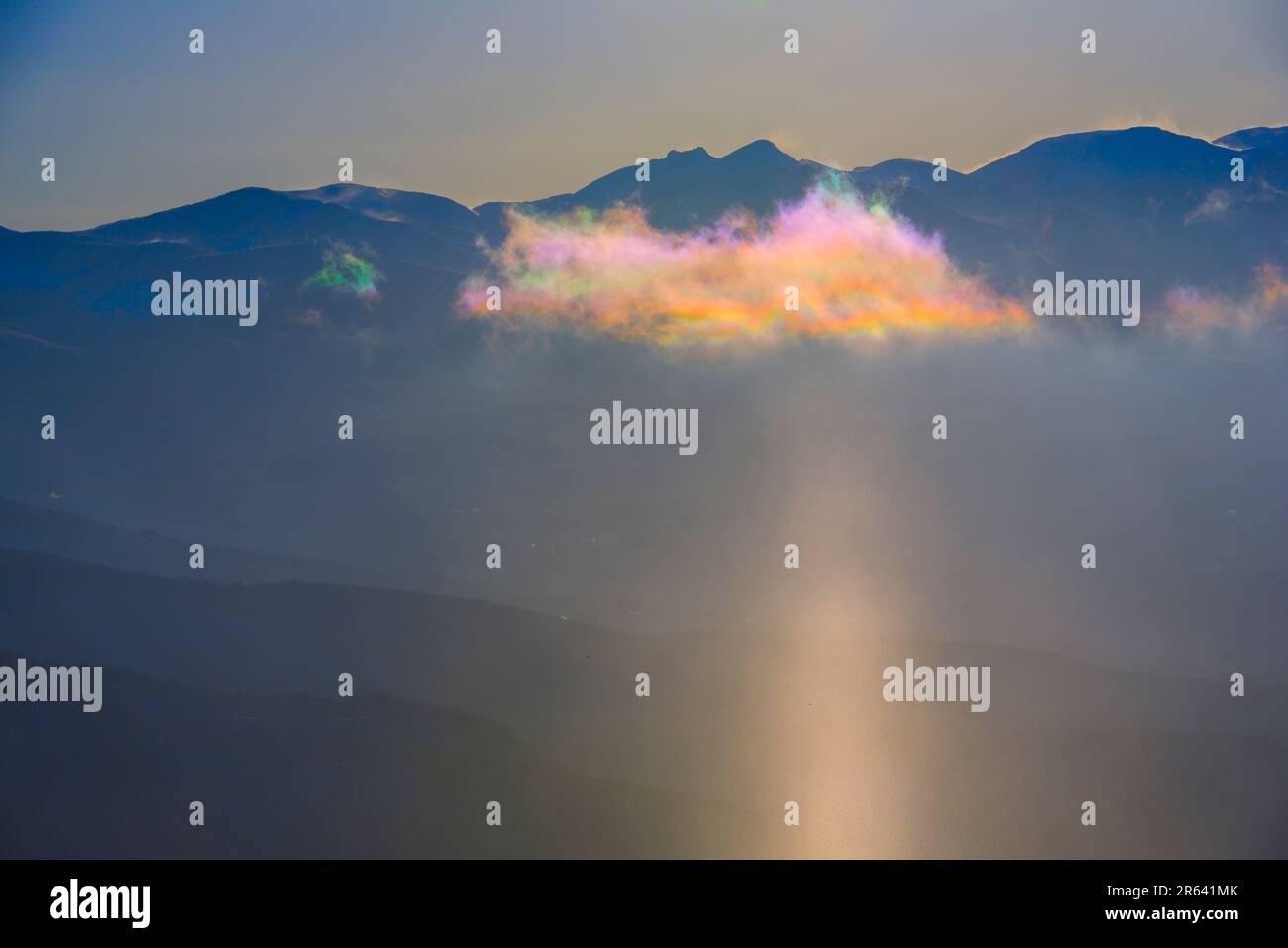 Sun pillar and Yatsugatake mountain range Stock Photo - Alamy