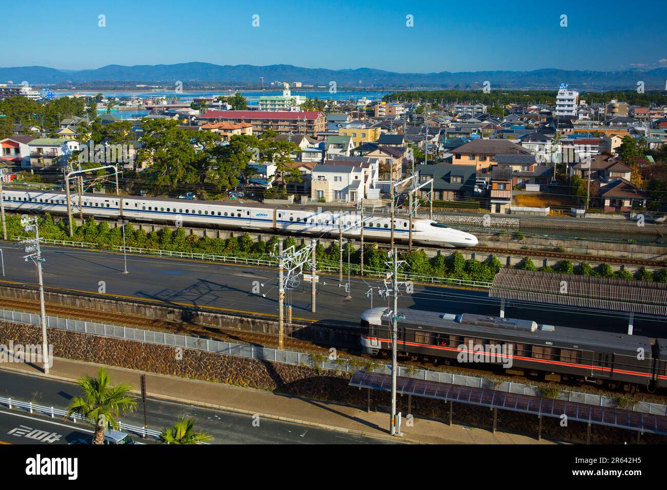Shinkansen and Tokaido Line running along the shore of Lake Hana Stock ...