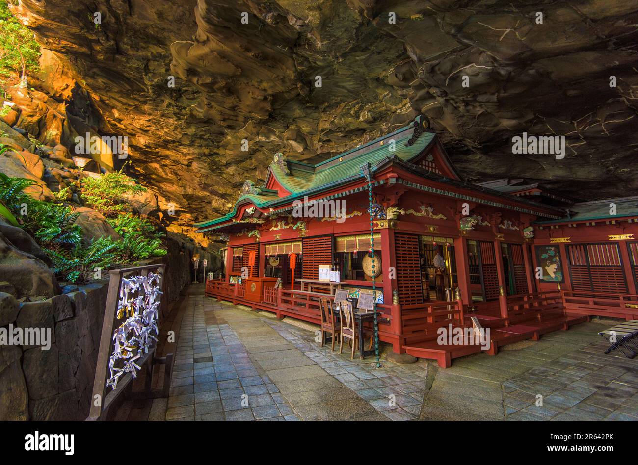 Shinto cave shrine hi-res stock photography and images - Alamy