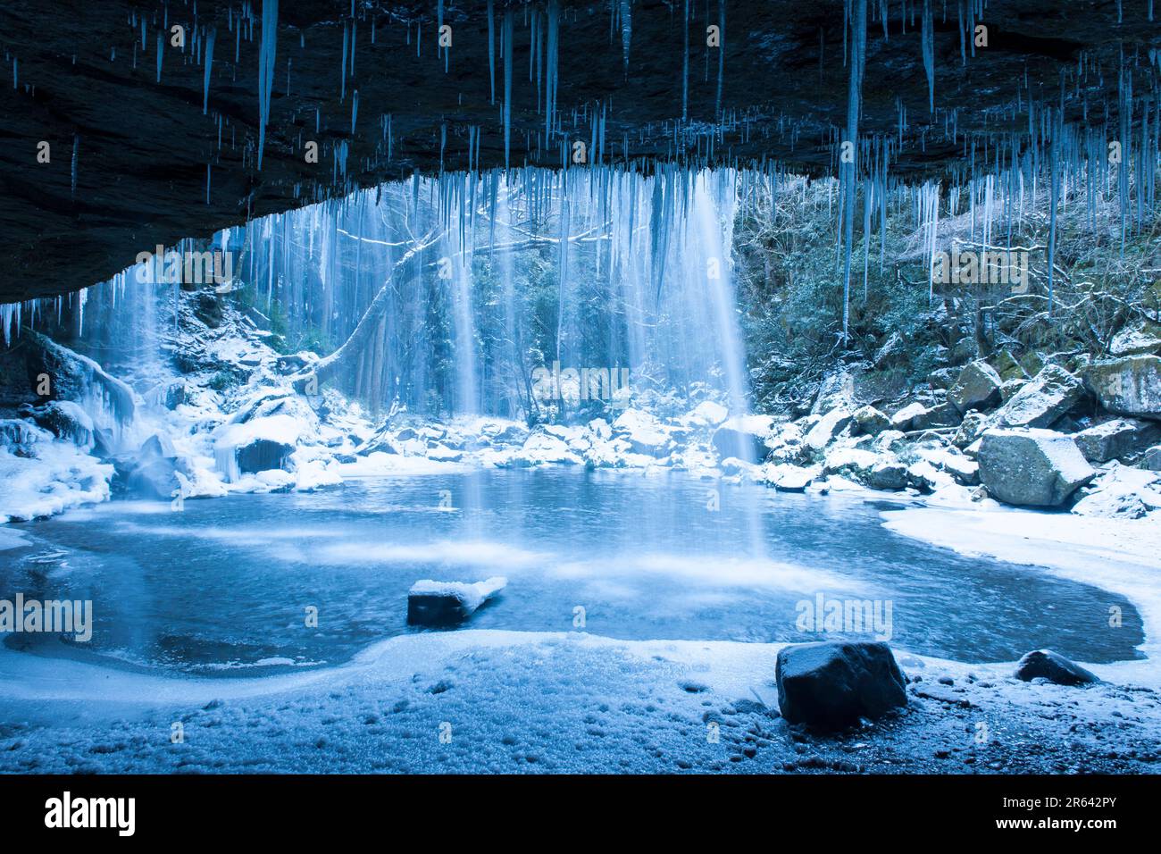Kumamoto prefecture, japan waterfall hi-res stock photography and ...