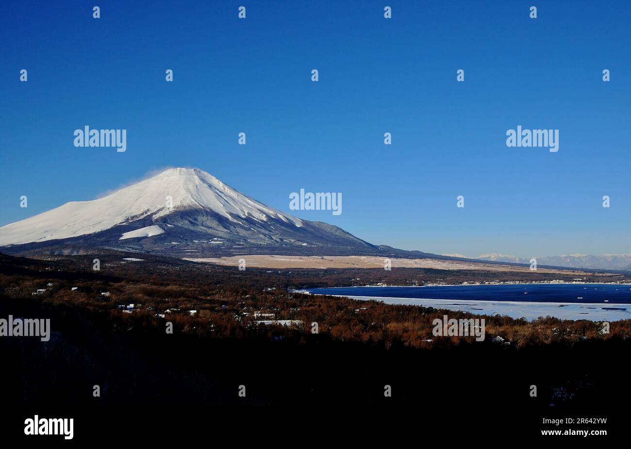 Mount Fuji in winter Stock Photo - Alamy