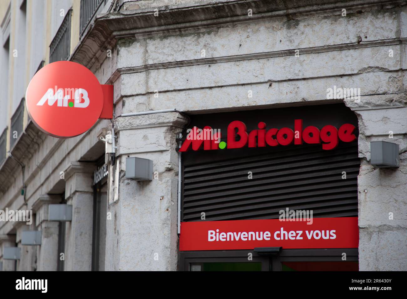 Bordeaux , Aquitaine France - 06 01 2023 : Mr Bricolage sign text and ...
