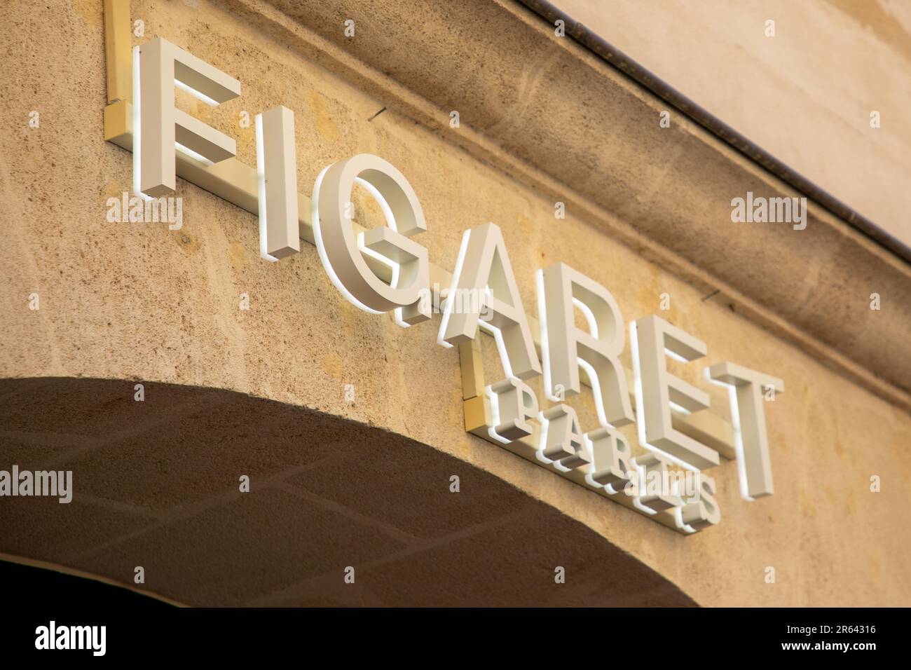 Bordeaux , Aquitaine France - 06 06 2023 : Figaret Paris logo brand and ...