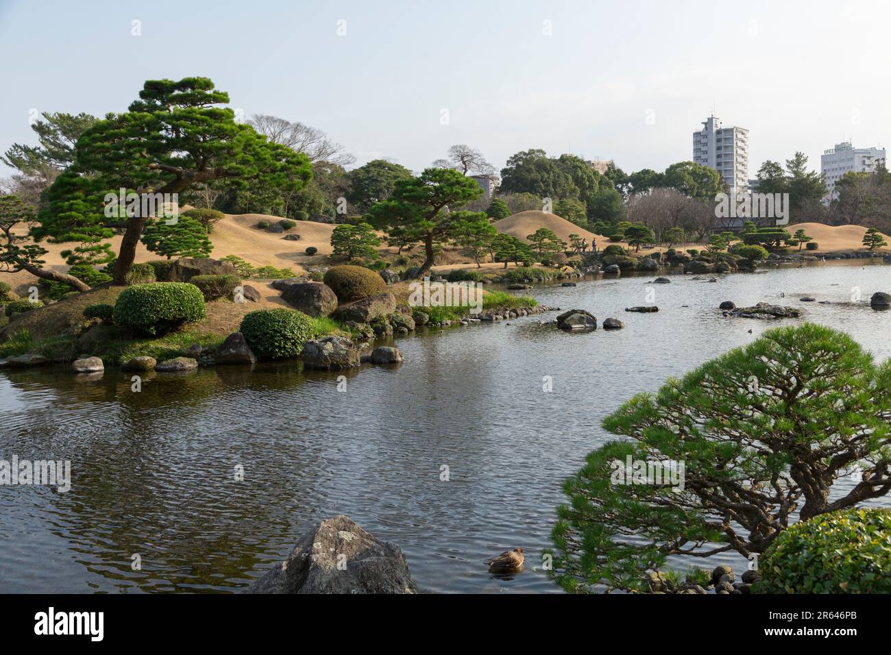 Suizenji park pond kumamoto kumamoto hi-res stock photography and ...