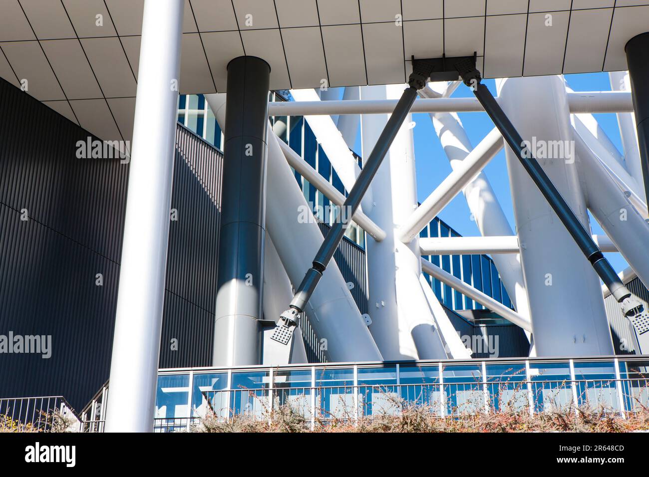 Steel frame building hi-res stock photography and images - Alamy