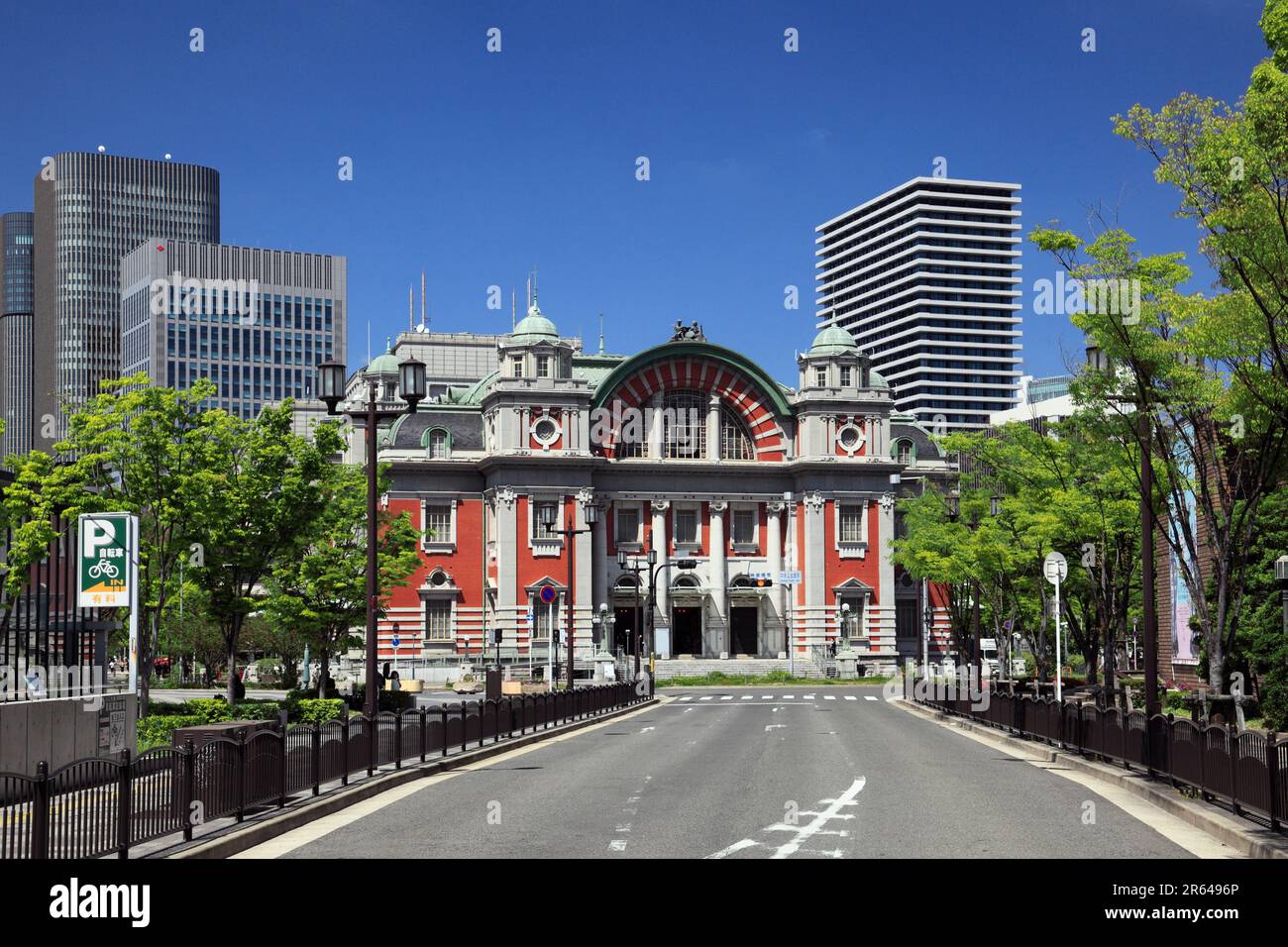 Fresh green and Central Public Hall Stock Photo - Alamy