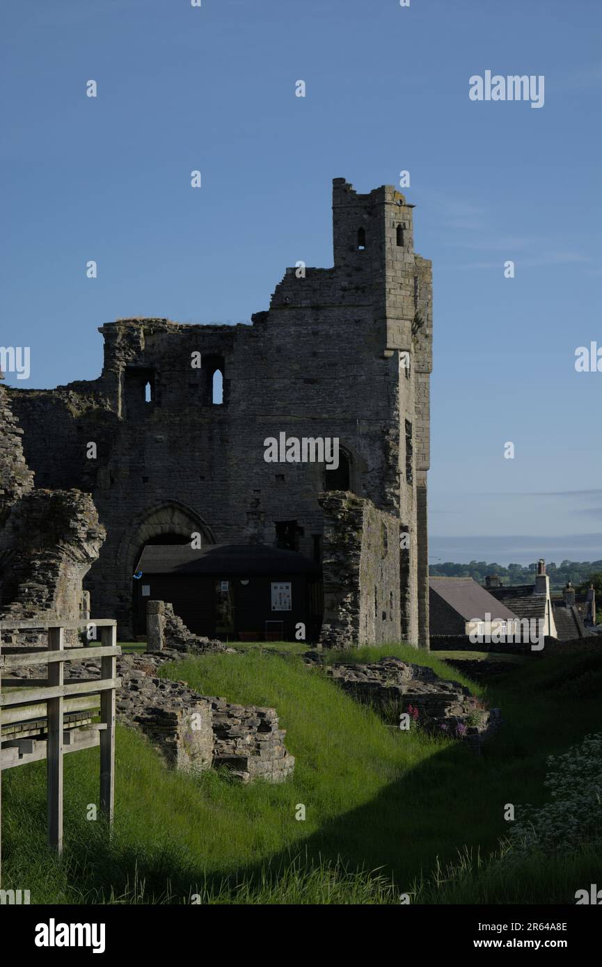 Middleham Castle, childhood home of Richard III Stock Photo - Alamy