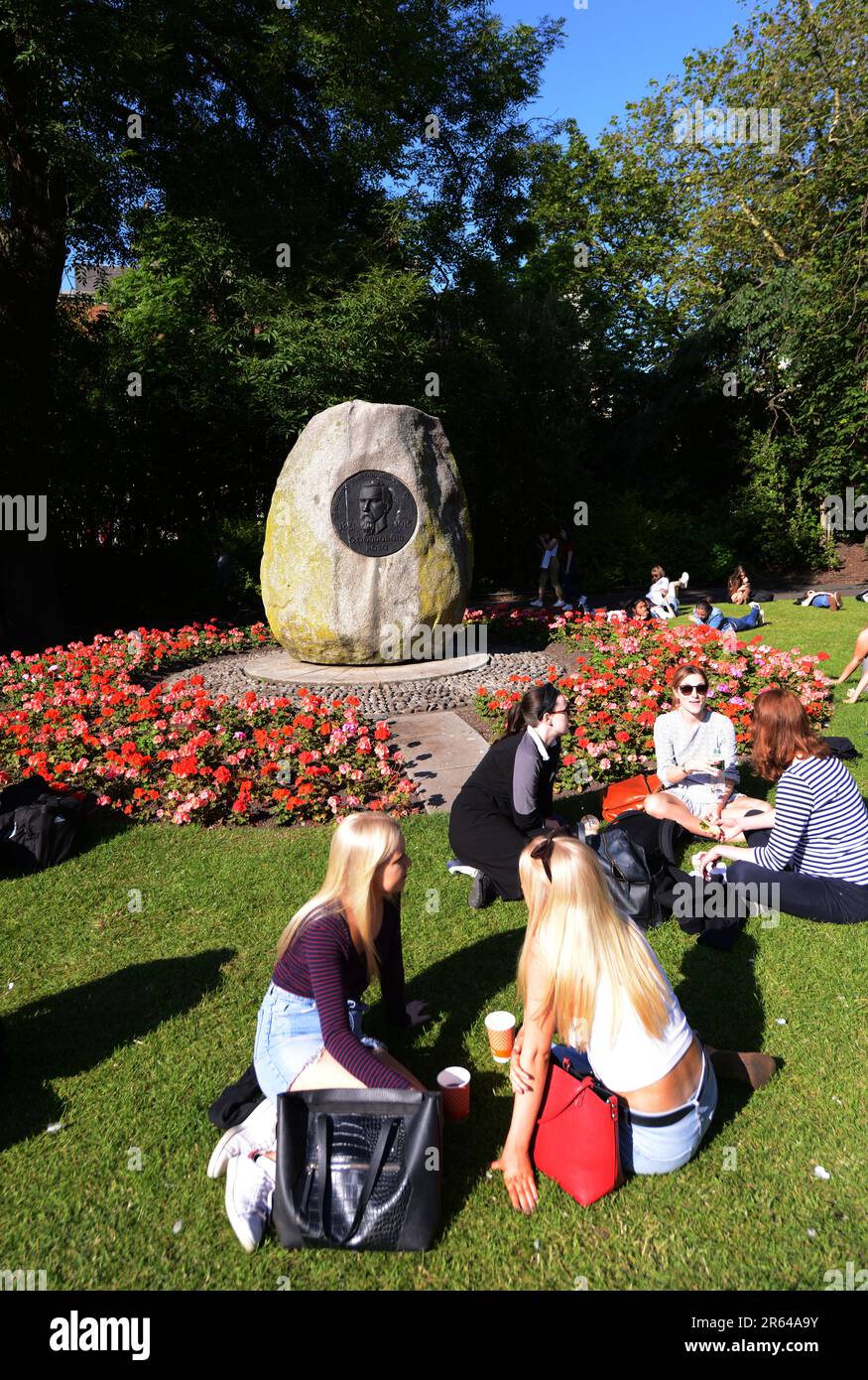 A sunny summer day at St Stephen's Green park in Dublin, Ireland Stock ...