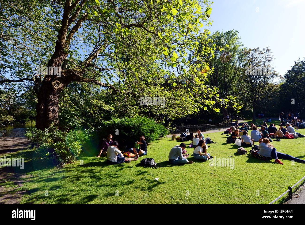 A sunny summer day at St Stephen's Green park in Dublin, Ireland Stock ...