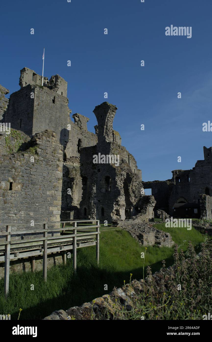 Middleham Castle, childhood home of Richard III Stock Photo - Alamy