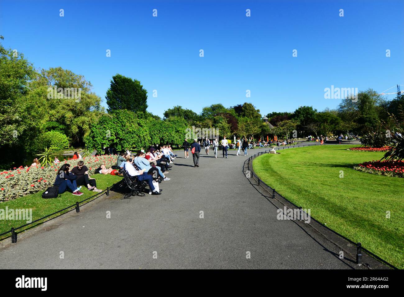 A sunny summer day at St Stephen's Green park in Dublin, Ireland Stock ...