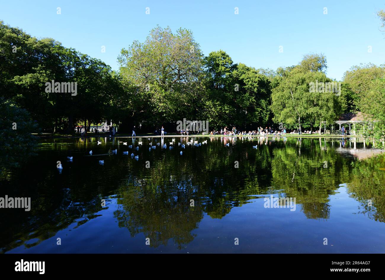 A sunny summer day at St Stephen's Green park in Dublin, Ireland Stock ...
