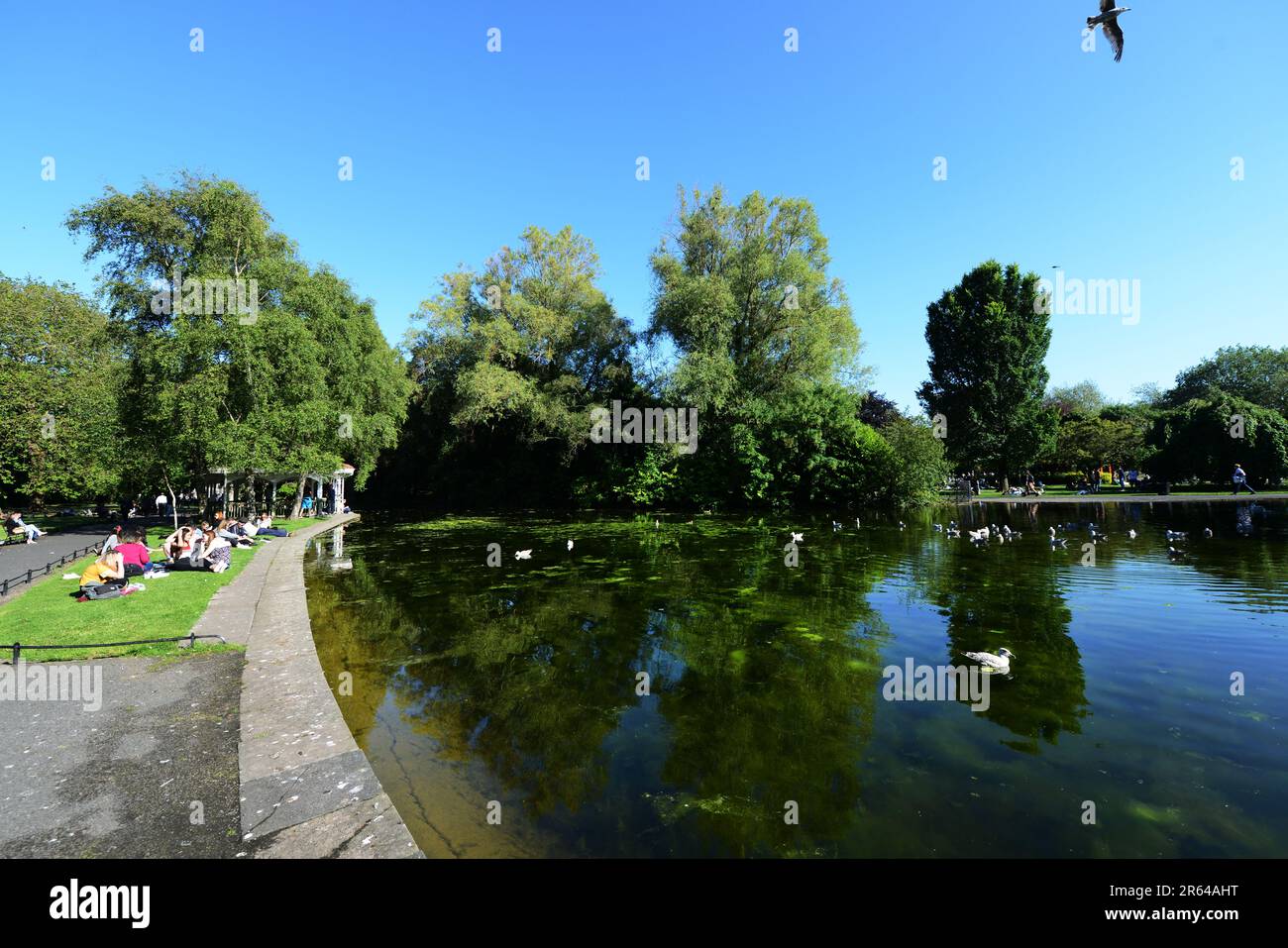 A sunny summer day at St Stephen's Green park in Dublin, Ireland Stock ...