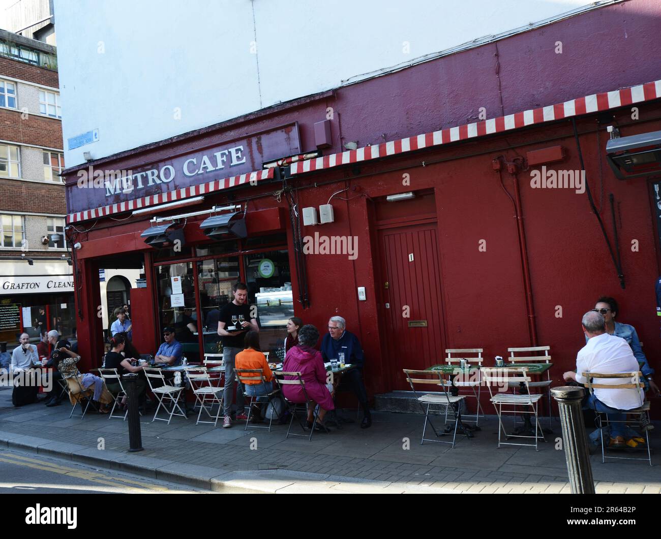 The vibrant Metro Cafe on William Street in Dublin, Ireland Stock Photo ...