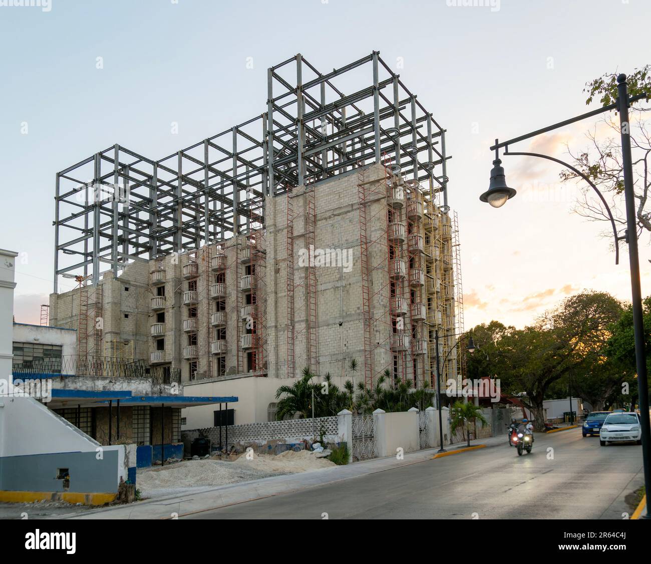 Construction site new steel framed apartment block building, Merida ...