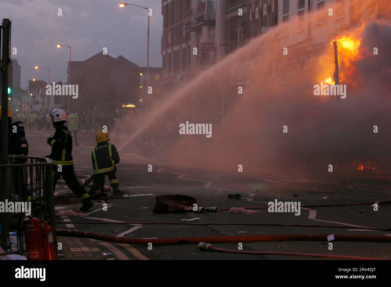 Riot rioting fire blaze firefighter hi-res stock photography and images ...