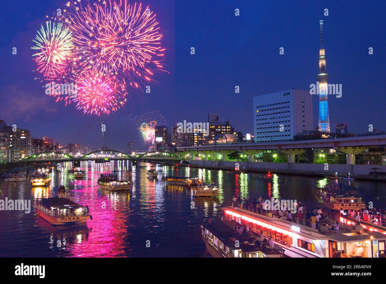 Sumida River Fireworks Festival Stock Photo - Alamy
