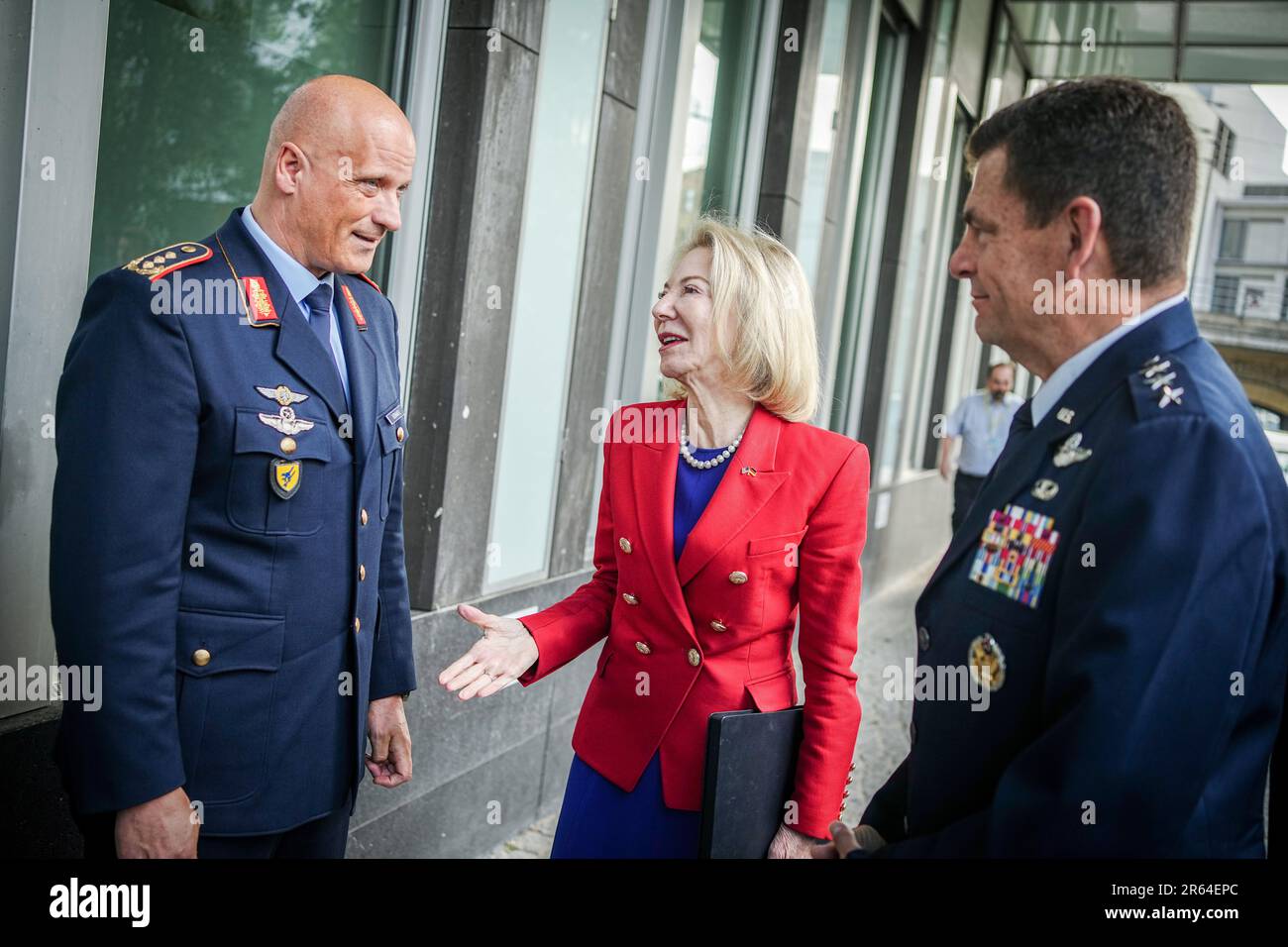 07 June 2023, Berlin: Amy Gutmann, U.S. Ambassador, greets Ingo ...