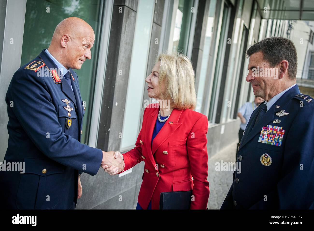 07 June 2023, Berlin: Amy Gutmann, U.S. Ambassador, greets Ingo ...