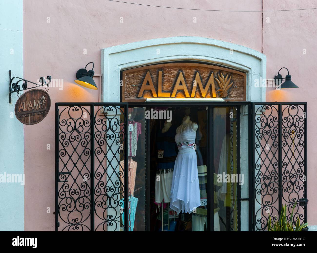 Guayaberas hi-res stock photography and images - Alamy