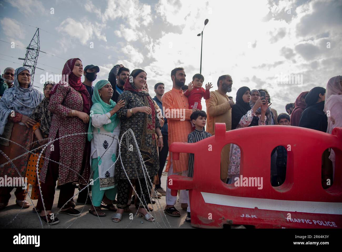Srinagar, India. 07th June, 2023. People wait as pilgrims leave for the ...