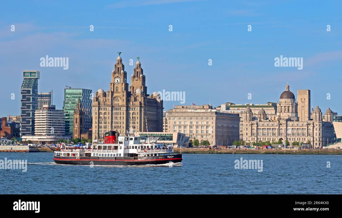 Royal Iris Mersey ferry, crosses the Liverpool waterfront panorama from ...